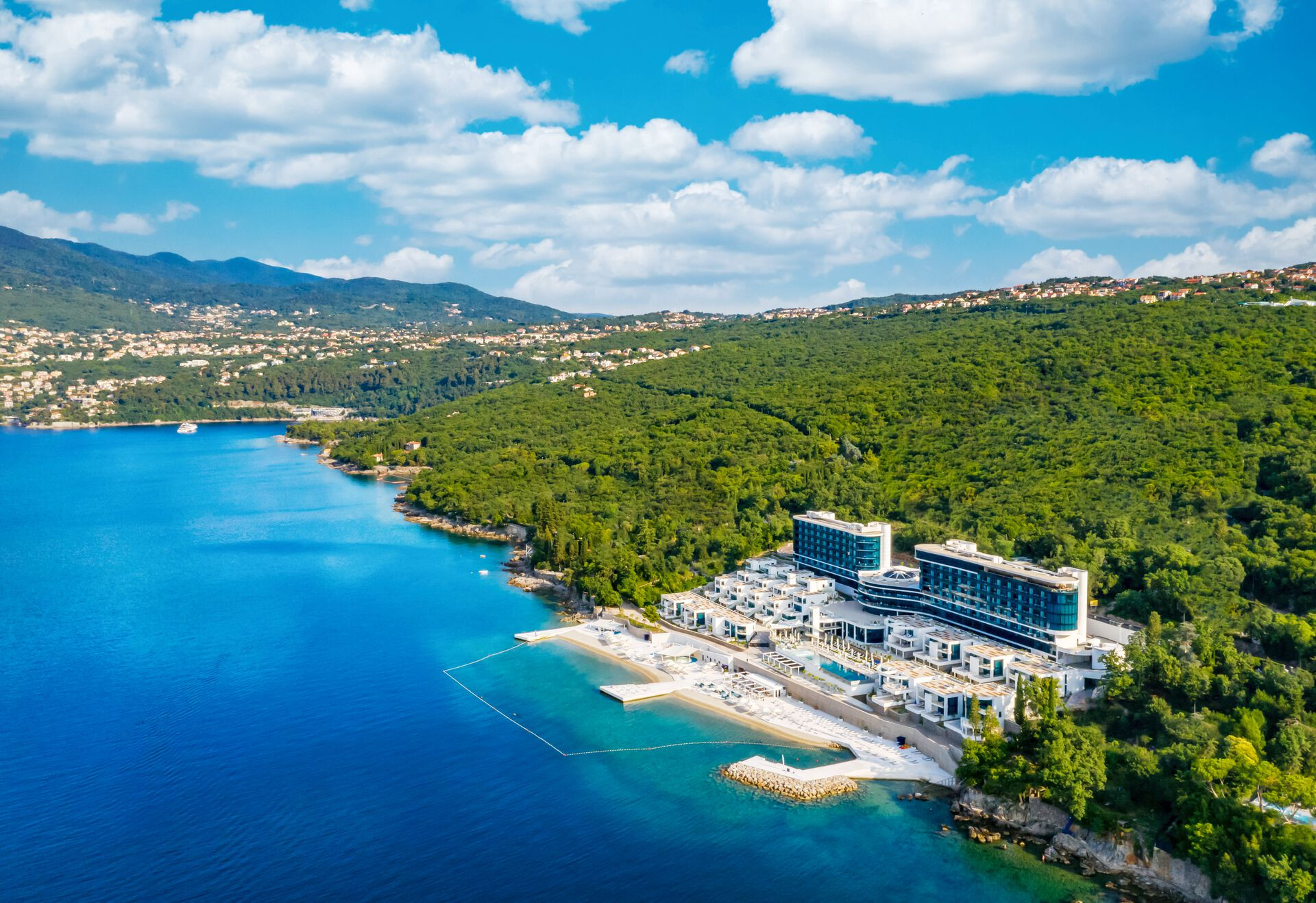 Hilton Rijeka Costabella Beach Resort & Spa boek je eenvoudig bij ...